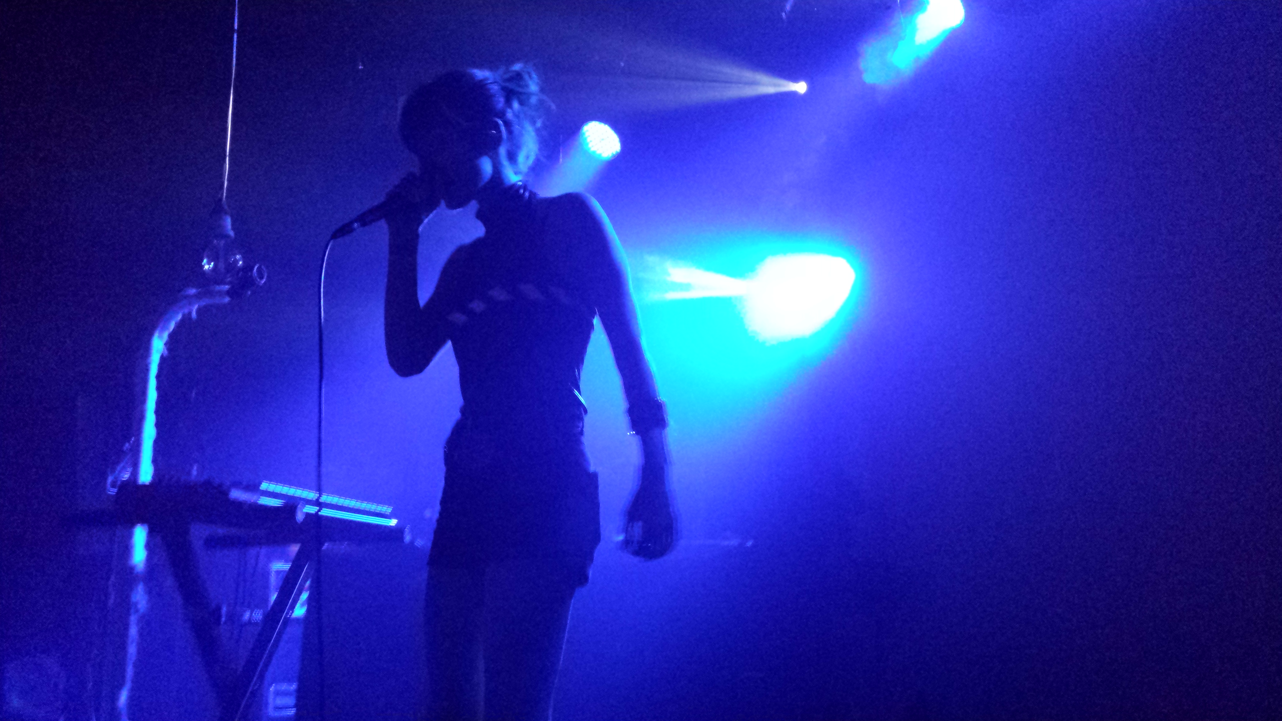 Jenn Ayache : Un show à la hauteur des attentes ! - We Love Superbus